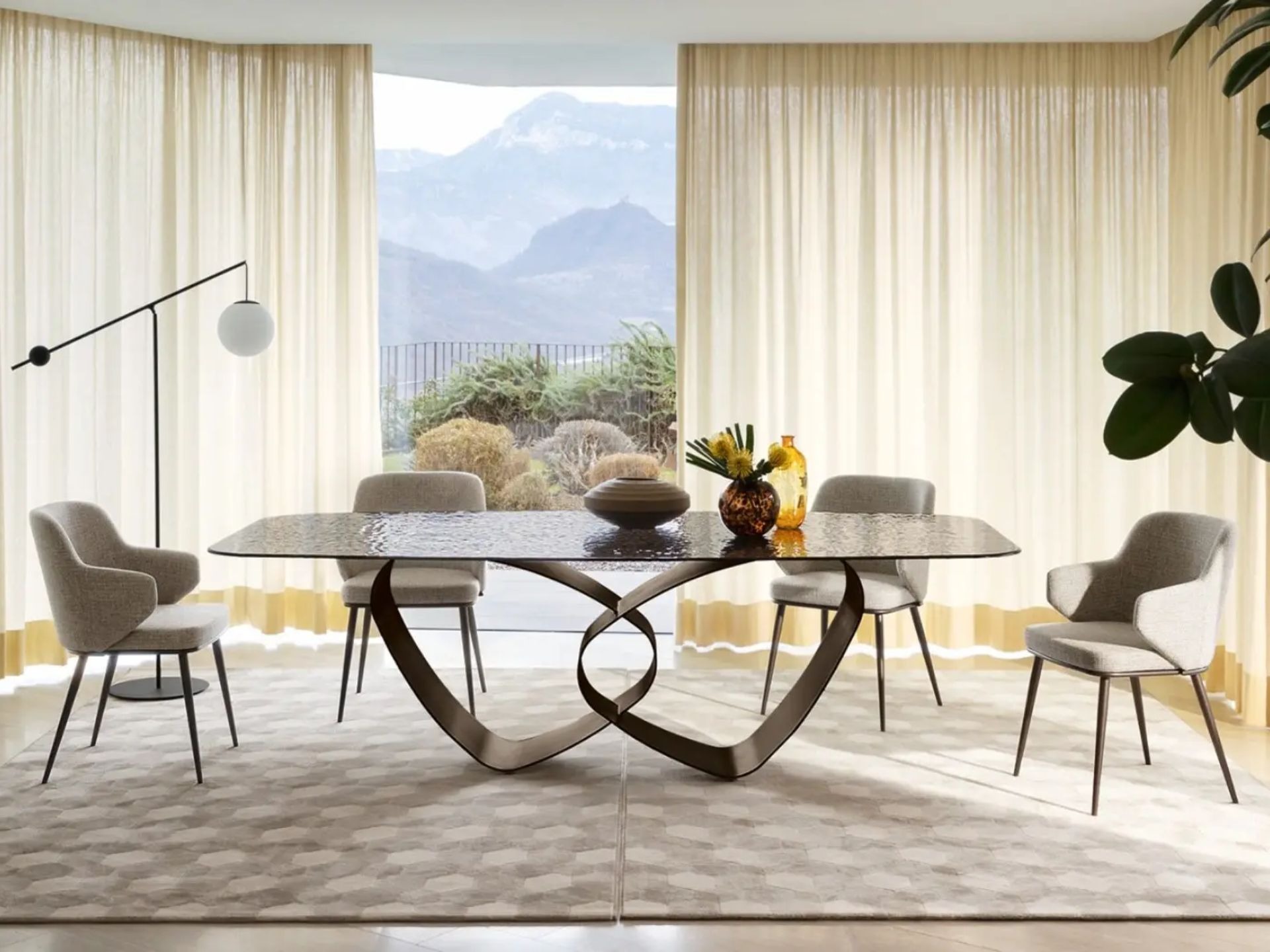 Calligaris celebra il suo anniversario con il tavolo Breeze